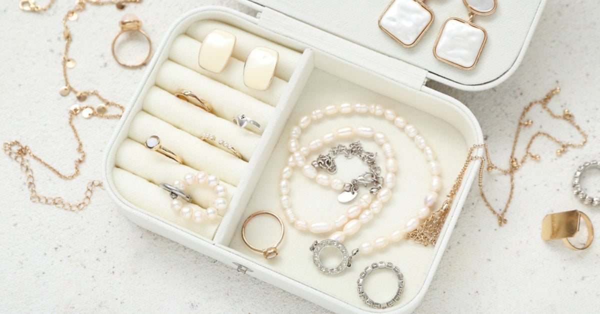 A Guide to Finding the Best Jewelry Box for Your Accessories – Thompson ...